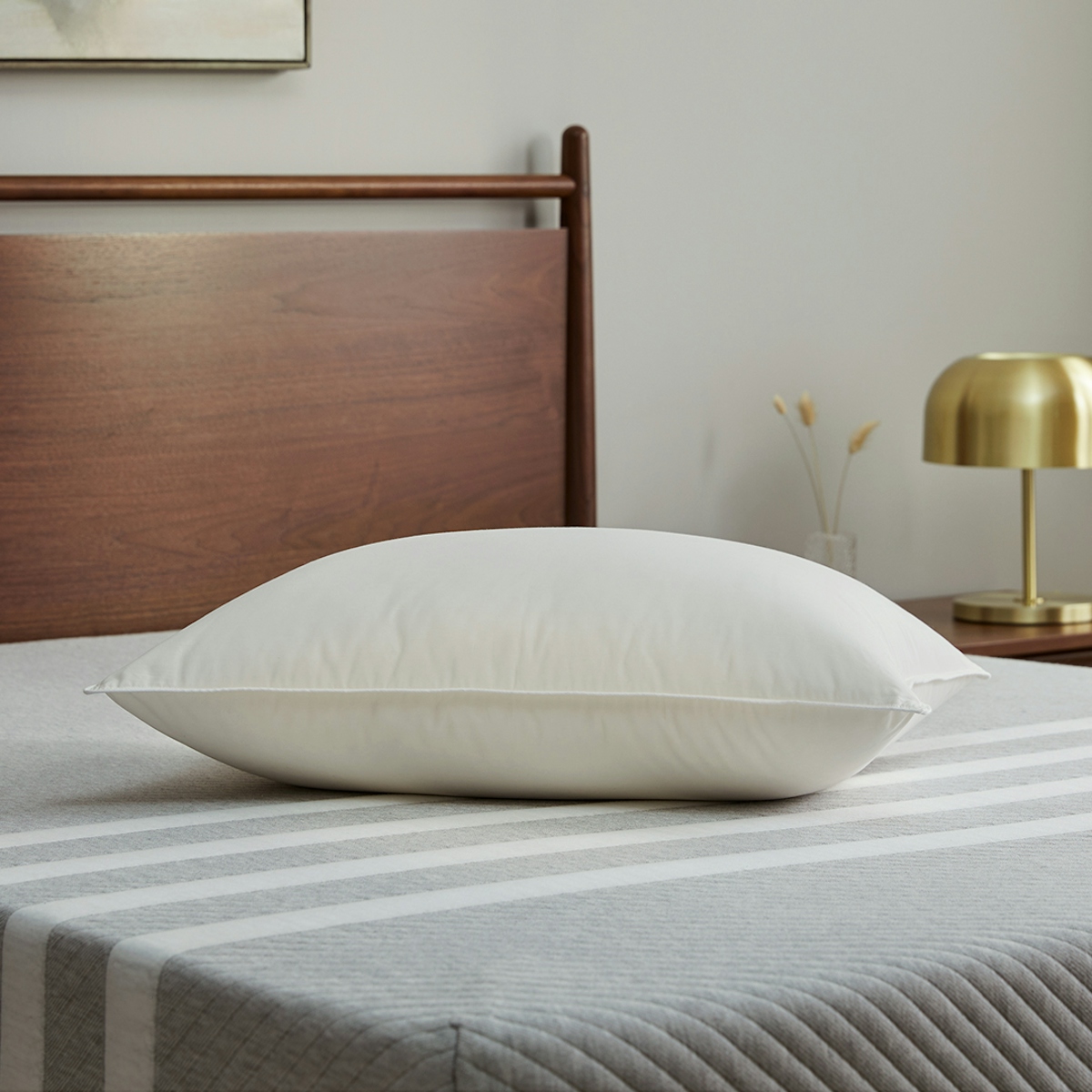 sovn-standard-650-fill-power-down-pillow-article